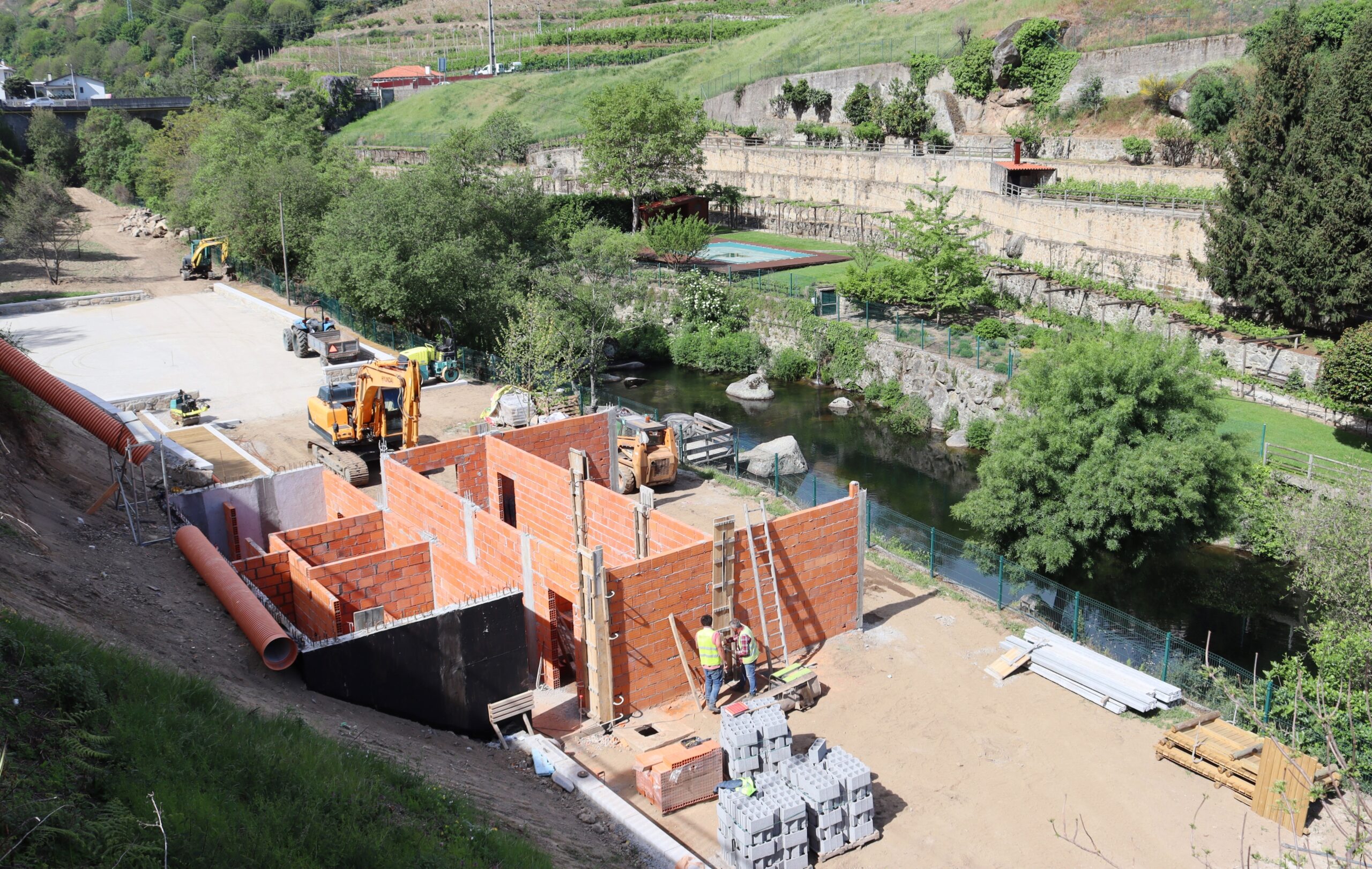 Obras da zona ribeirinha do Bairro da Ponte de Lamego terminam no verão ...